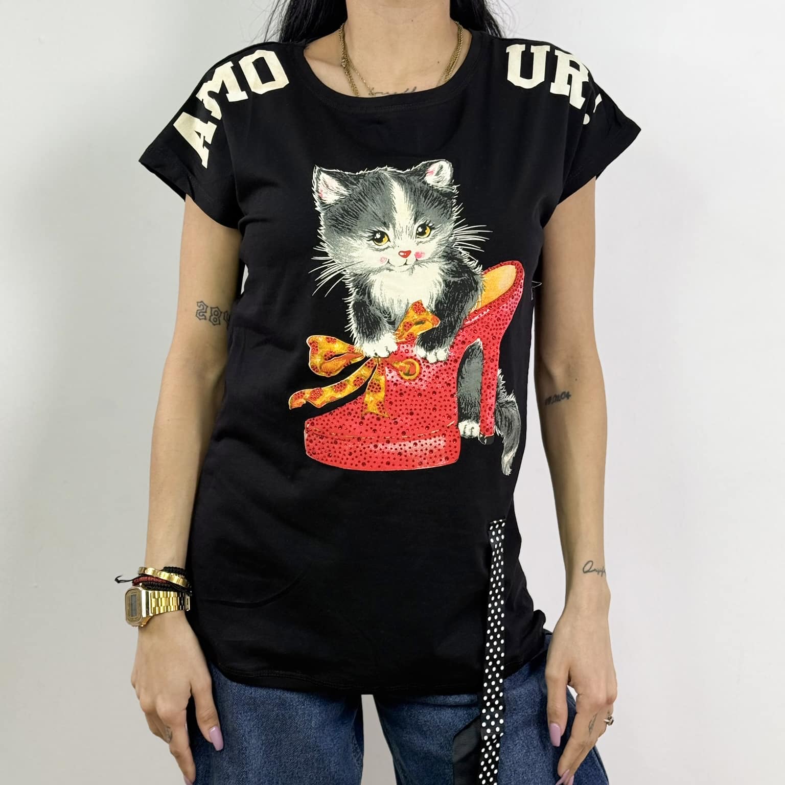 Chic Cat & Heel Graphic Tee – Geotoky